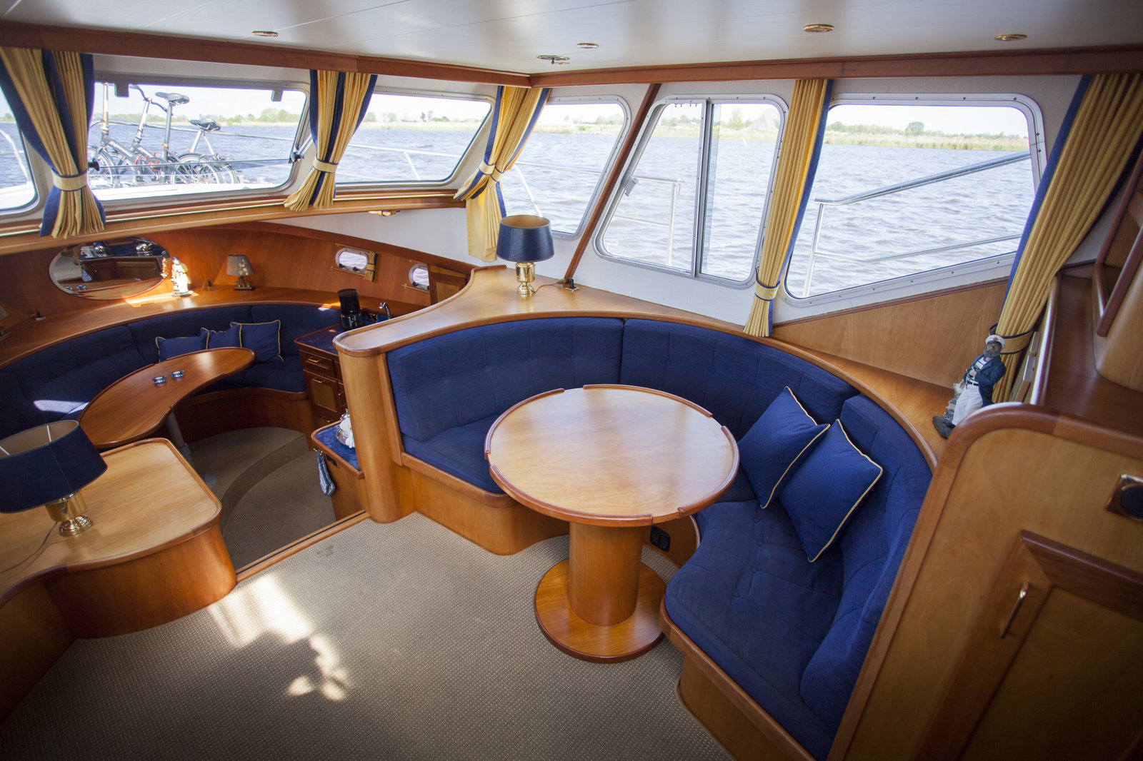 Motorboot 'Thomasz Yacht BC 35 'de Ruyter'' huren in Friesland | De ...