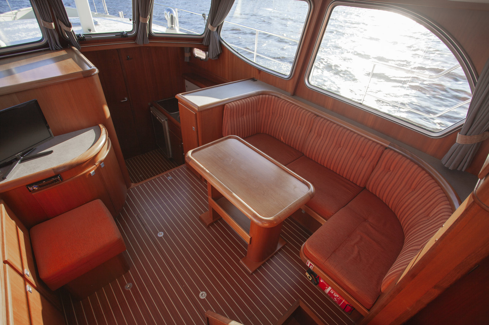 Motorboot 'Jetten 37 AC-RS 'Esmee'' huren in Friesland | De Schiffart ...