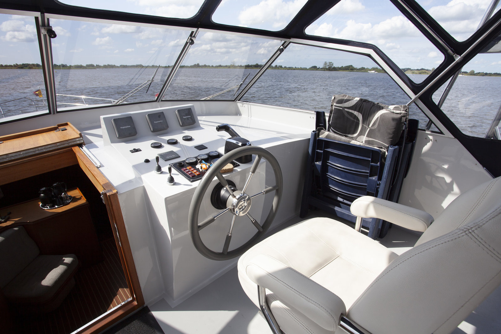 Motorboot 'Valkkruiser 'Cook'' huren in Friesland | De Schiffart ...