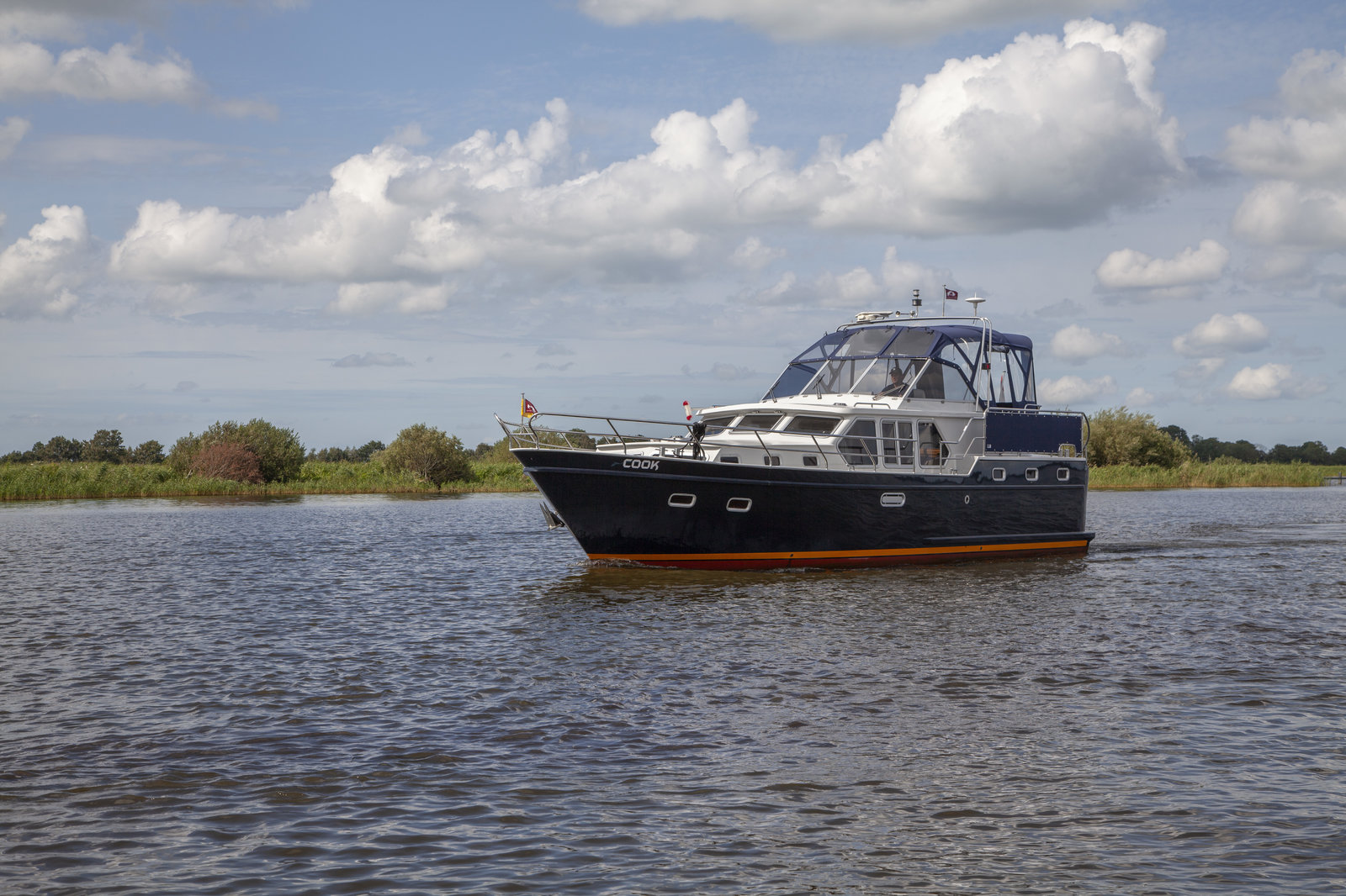 Motorboot 'Valkkruiser 'Cook'' huren in Friesland | De Schiffart ...